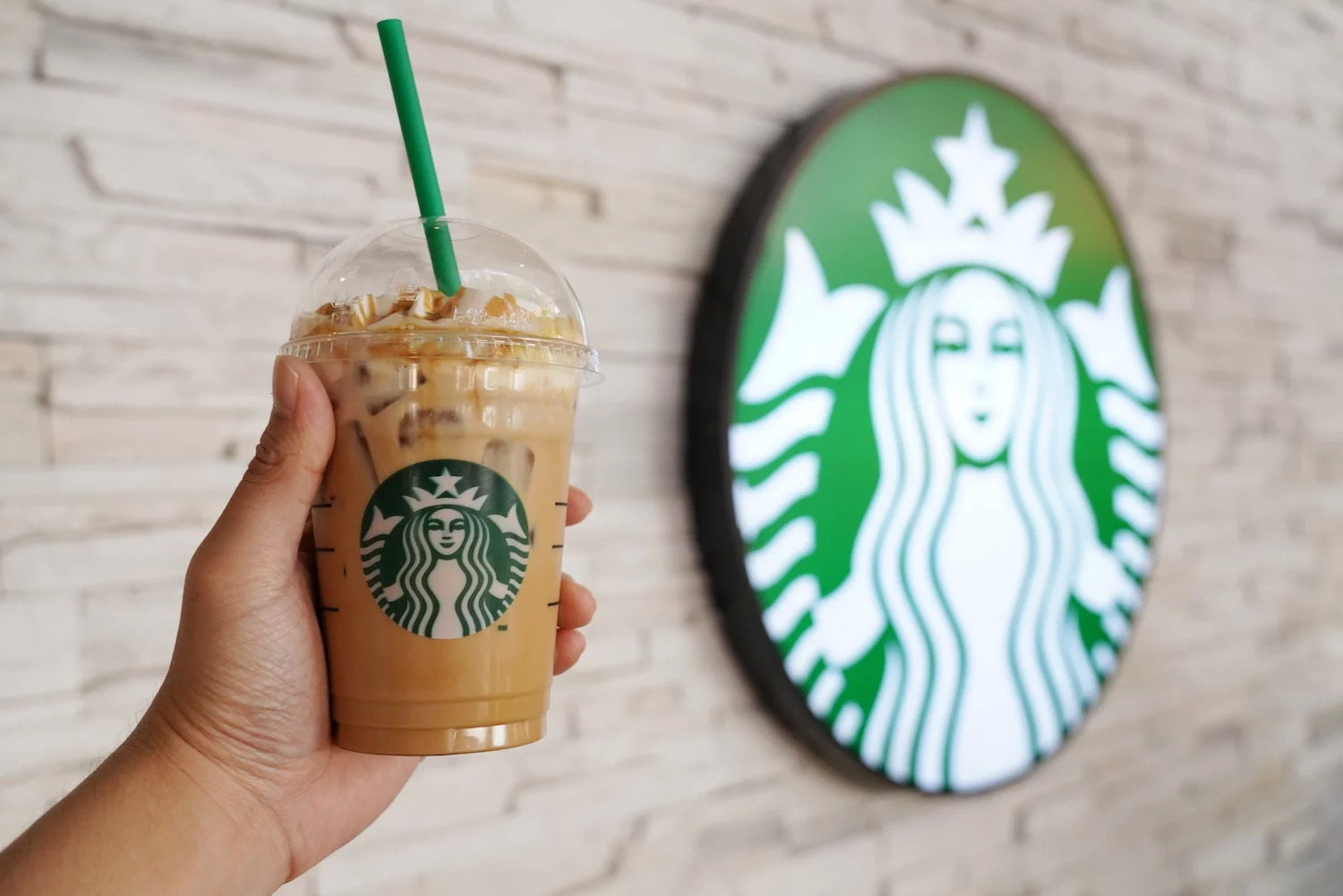 Starbucks tình nồng với Blockchain, lạnh nhạt với Bitcoin